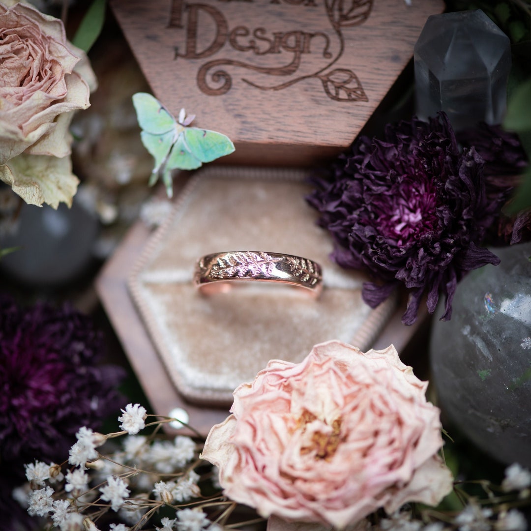 Engraved Fern and Scrollwork Wedding Band - Elvish Ring With Leaves and ...