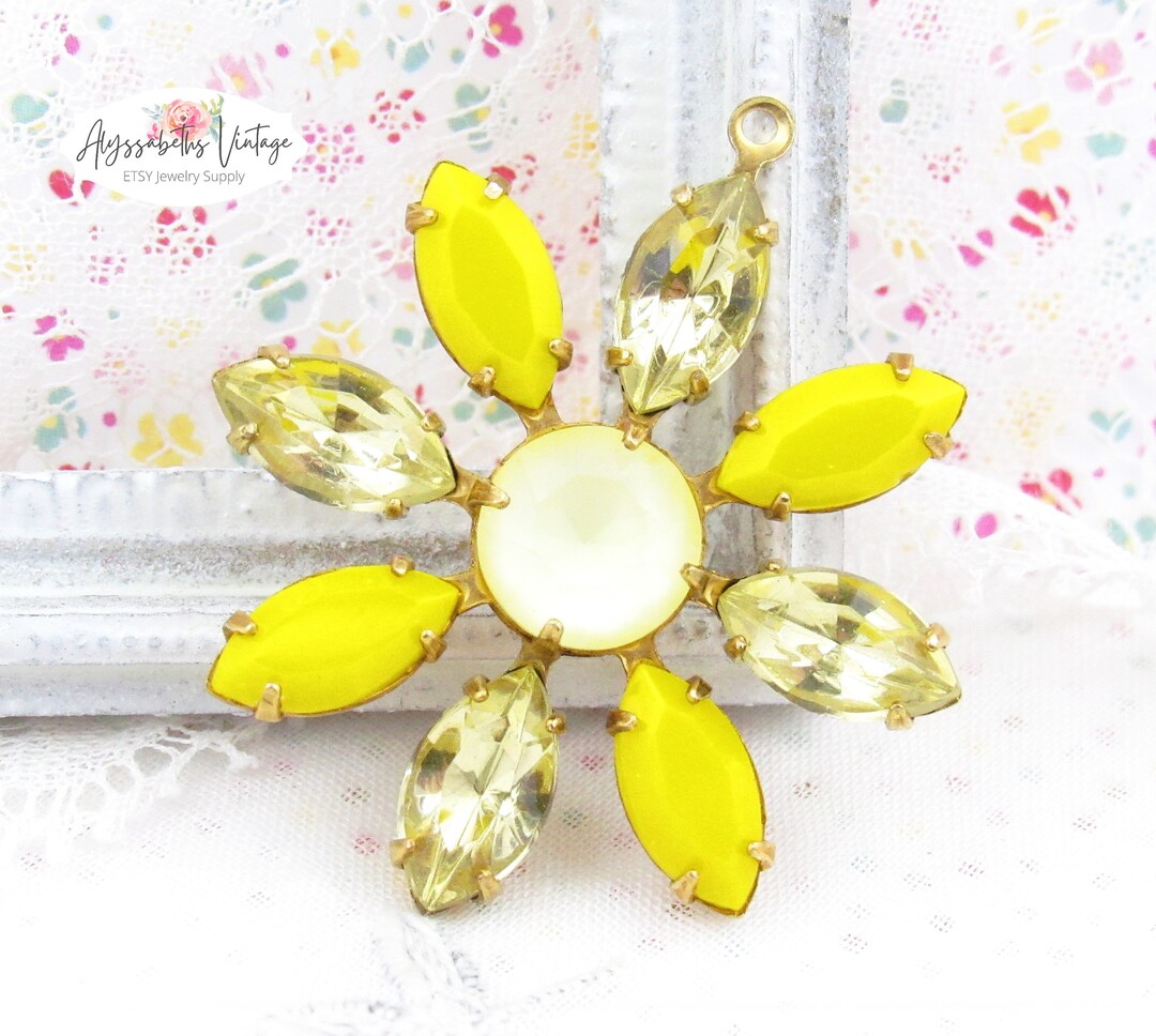 Spring Yellow Rhinestone Daisy Pendants 30mm Vintage Opaque Yellow ...