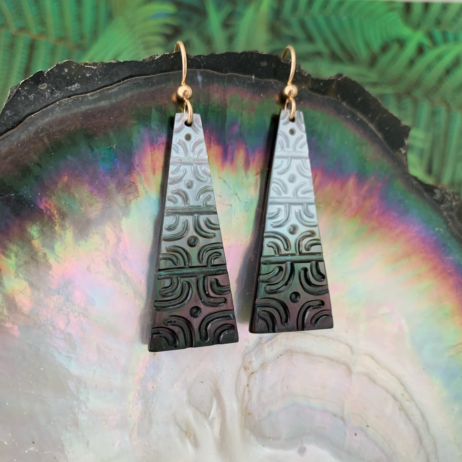 Shell Earrings • Handcarved Jewelry • Hawaiian Polynesian Design - Etsy