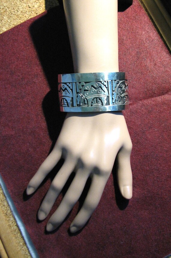 Vintage HOPI Indian "SPIRIT BEAR" Overlay Cuff -- Wei… - Gem