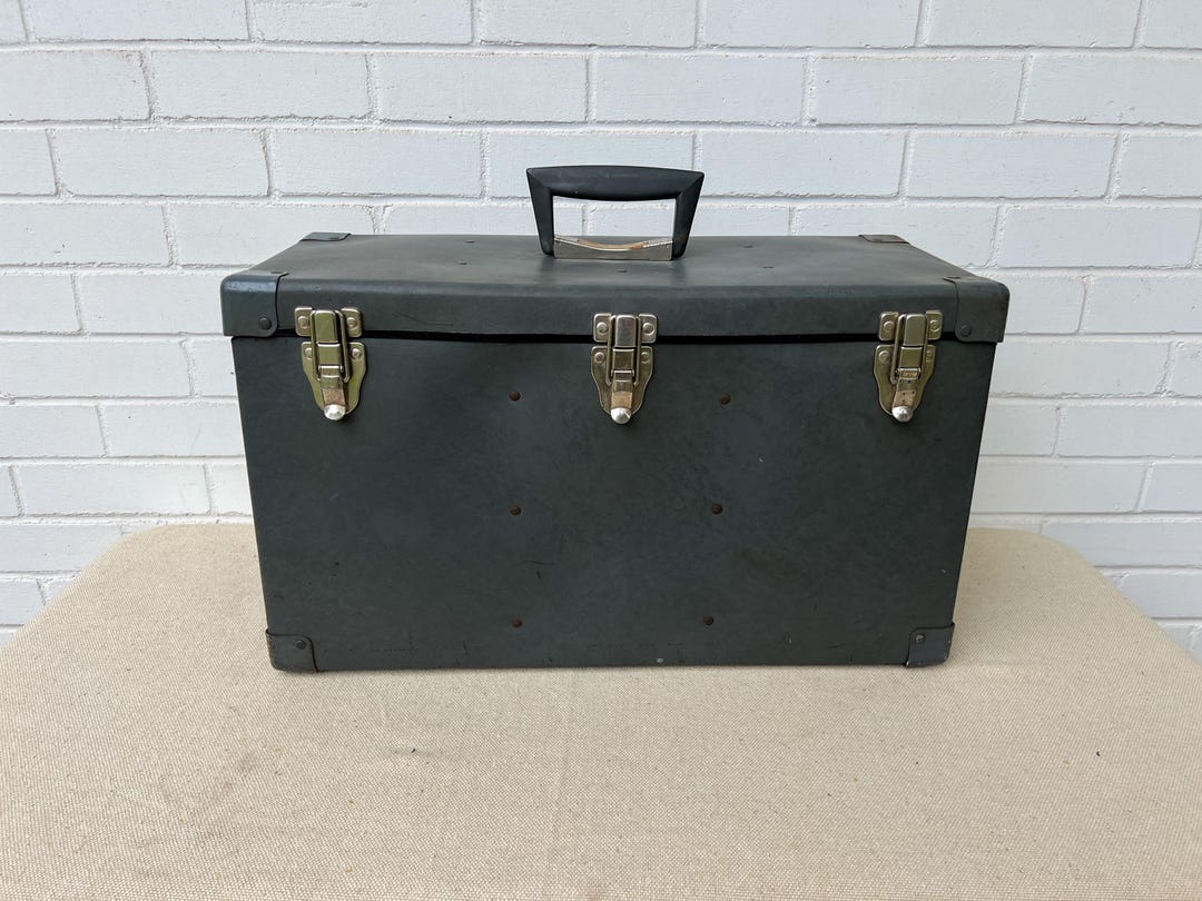 21" Vintage Large Gray Case With 3 Interior Sections Hard Plastic ...