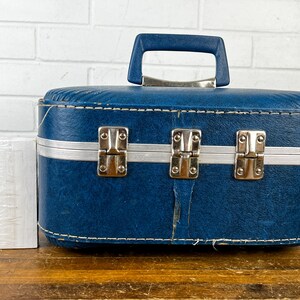 Vintage Blue Train Case Authentic Vintage Distressed Makeup Travel Case ...