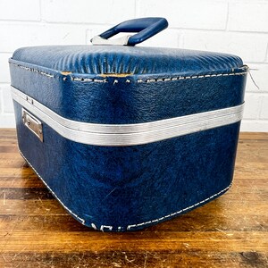Vintage Blue Train Case Authentic Vintage Distressed Makeup Travel Case ...
