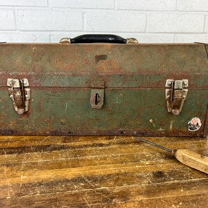 Vintage Very Distressed Metal Box With Lid Old Metal Box Decor Utility ...