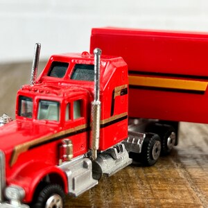 Vintage Yatming Red Semi Truck With Trailer Freeway Fighters Diecast ...