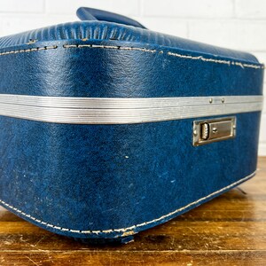 Vintage Blue Train Case Authentic Vintage Distressed Makeup Travel Case ...