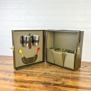 Vintage Portable Liquor Travel Bar Case With 8 Accessories Vintage ...