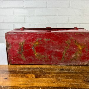 Vintage Distressed Red Metal Box With Lid and Tray Old Edelbrock Metal ...