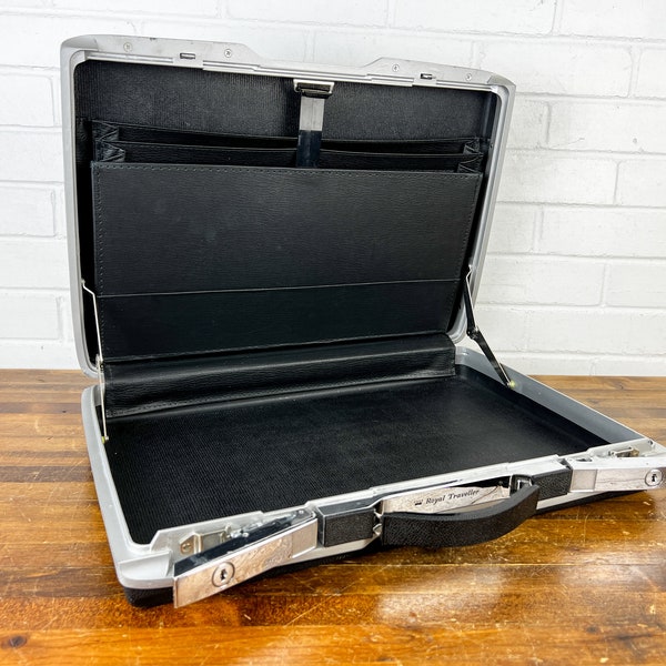 Royal Traveller - Etsy