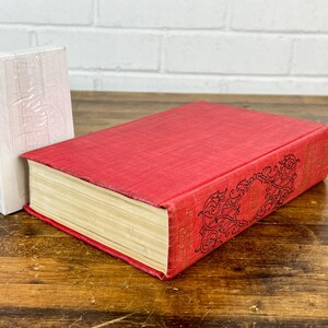Vintage the Works of William Shakespeare Book Rare Avon Edition ...