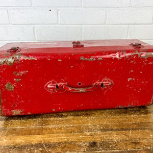 Vintage Distressed Red Metal Box With Lid and Tray Old Edelbrock Metal ...