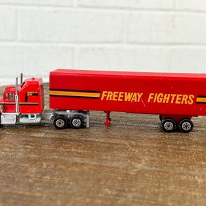 Vintage Yatming Red Semi Truck With Trailer Freeway Fighters Diecast ...
