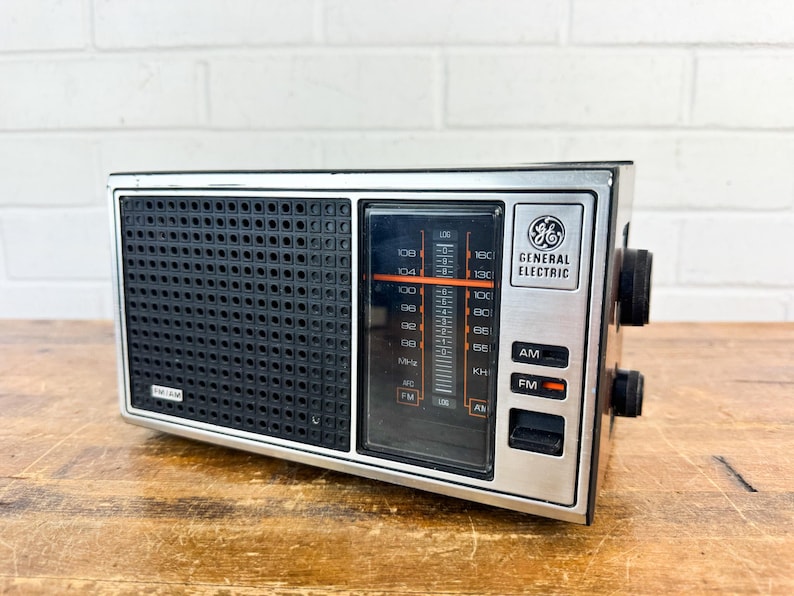 Vintage GE AM FM Radio 7-4115B | Woodgrain Tabletop Radio | Retro ...