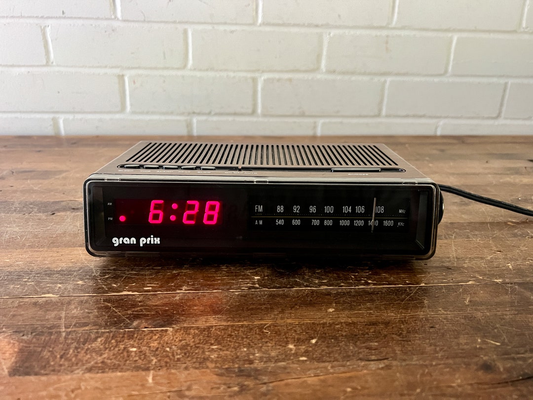 Working Vintage Grand Prix Radio Digital Alarm Clock Retro FM/AM Clock ...