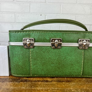 Vintage Distressed Towncraft Green Train Case Travel Makeup Case ...
