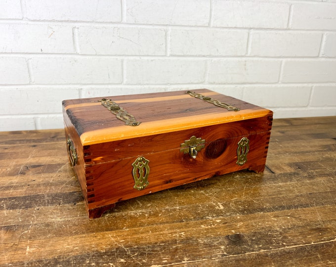 12x8" Vintage Distressed Cedar Box With Lid Box Joints Metal Accents ...