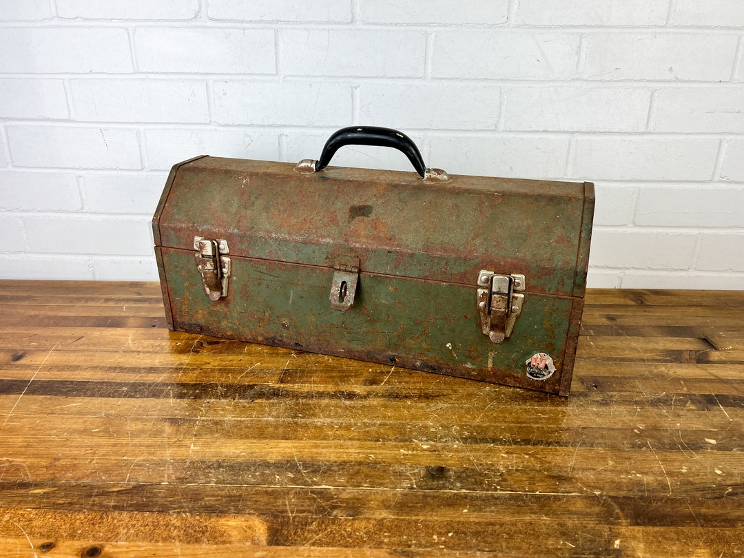 Vintage Very Distressed Metal Box With Lid Old Metal Box Decor Utility ...
