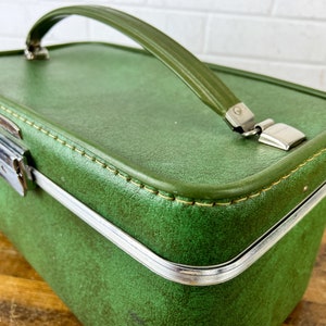 Vintage Distressed Towncraft Green Train Case Travel Makeup Case ...