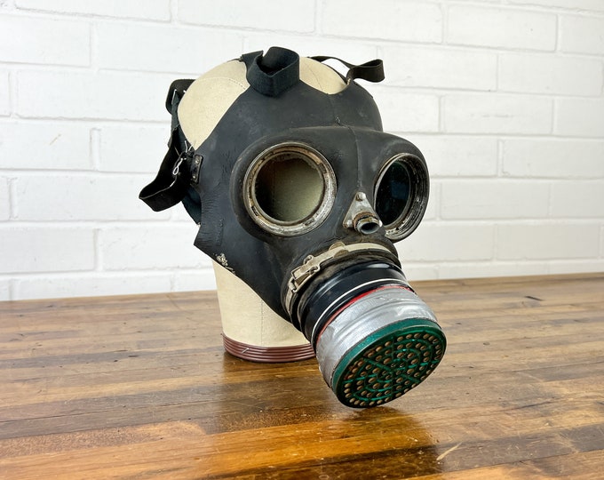 Vintage British WW2 Civilian Duty Gas Mask BCD St Mask 1942 Same One ...