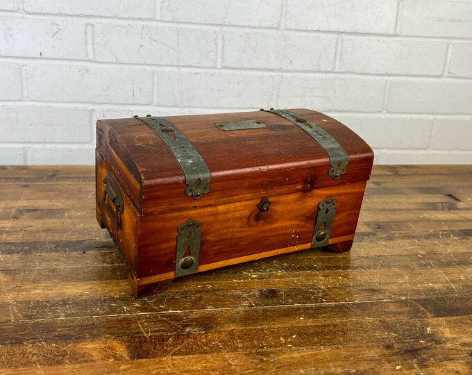 Distressed Vintage D.F. Duncan Cedar Box With Lid Metal Accents Small ...