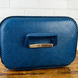 Vintage Blue Train Case Authentic Vintage Distressed Makeup Travel Case ...
