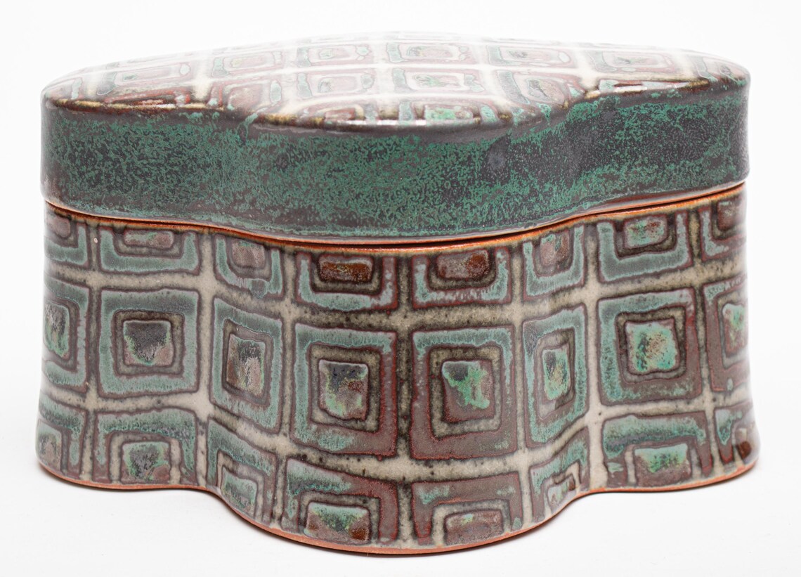 Large Lobbed Box - Etsy