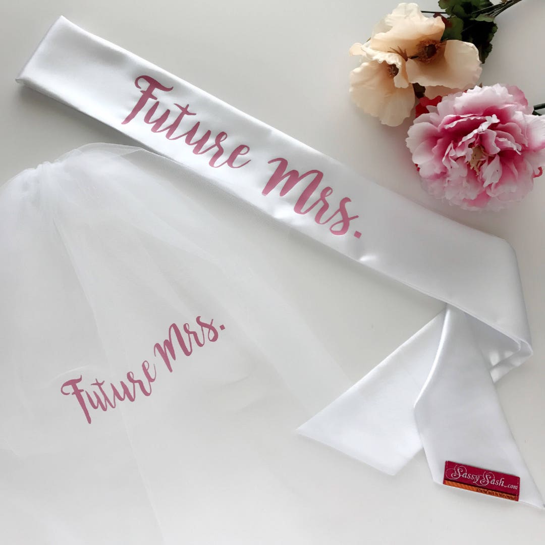 Custom Future Mrs. Wedding Veil / Bride Veil / Bride to Be / Bridal ...