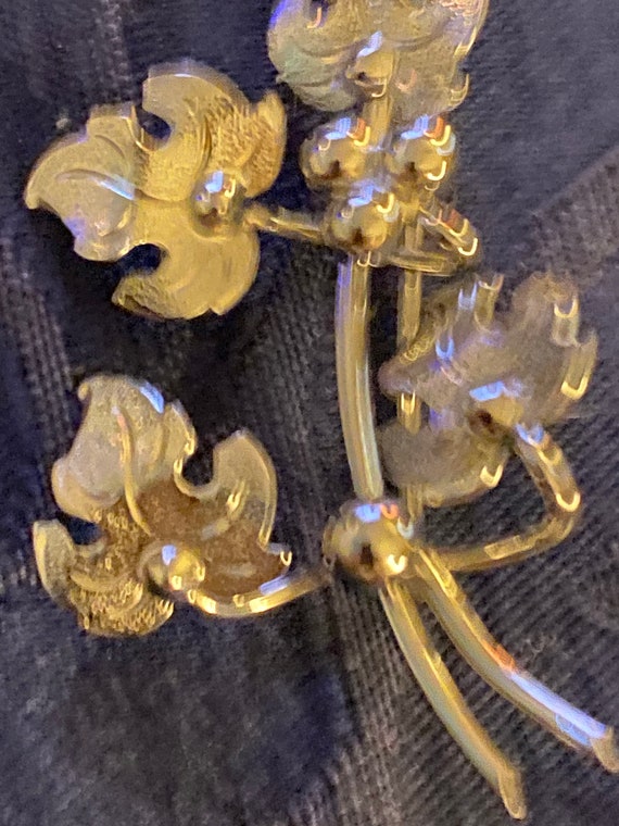 Leaf Pin Beautiful Gem