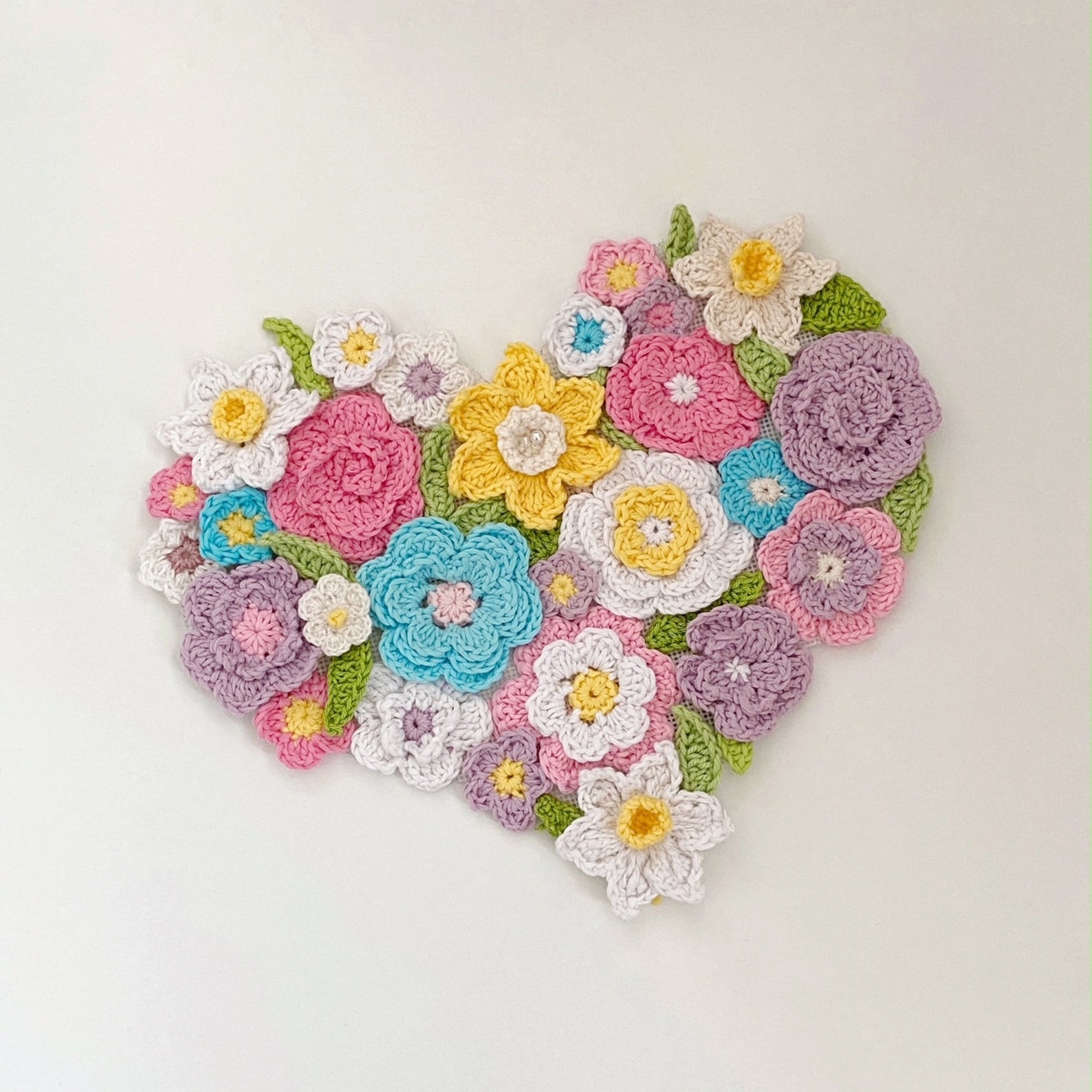 CROCHET PATTERN Flower Heart Wall Decor Wreath 7 - Etsy UK