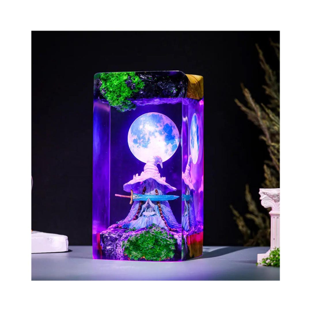 Ran.ni Statues E.ld.en Rin.g Resin Lamp Handcrafted Gifts for Him, Gift ...