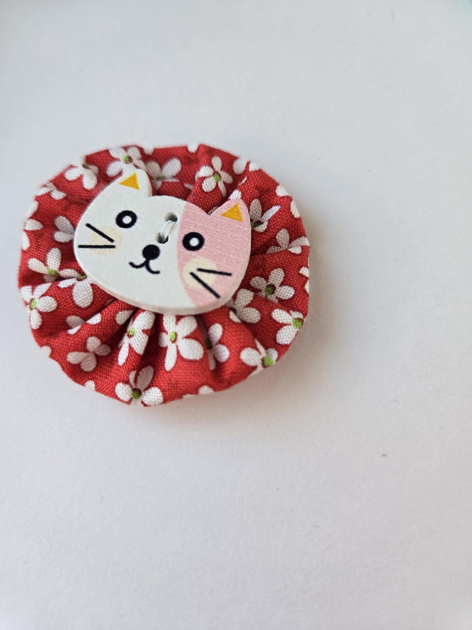 1 Handmade RED Fabric Yo-yos Sewing Applique Yoyo With Kitty Button ...