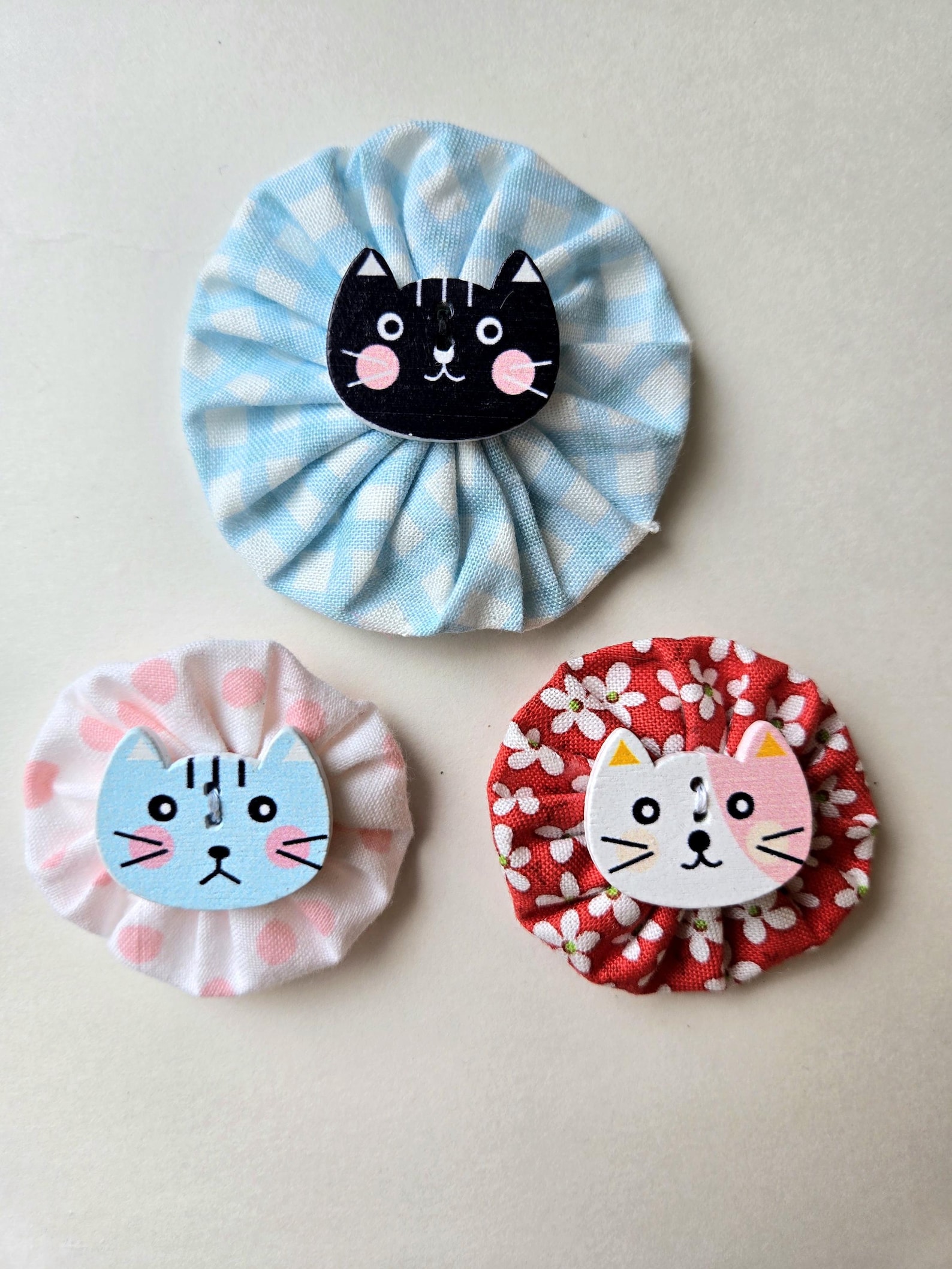 1 Handmade RED Fabric Yo-yos Sewing Applique Yoyo With Kitty Button ...