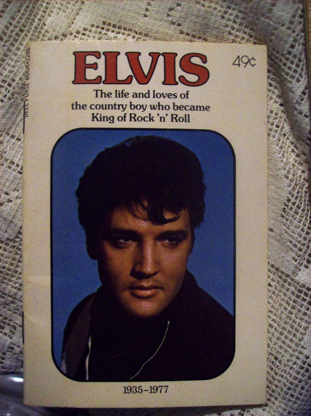 Elvis is in the Building Small Pocket Size Dell Press Book/ the King of ...