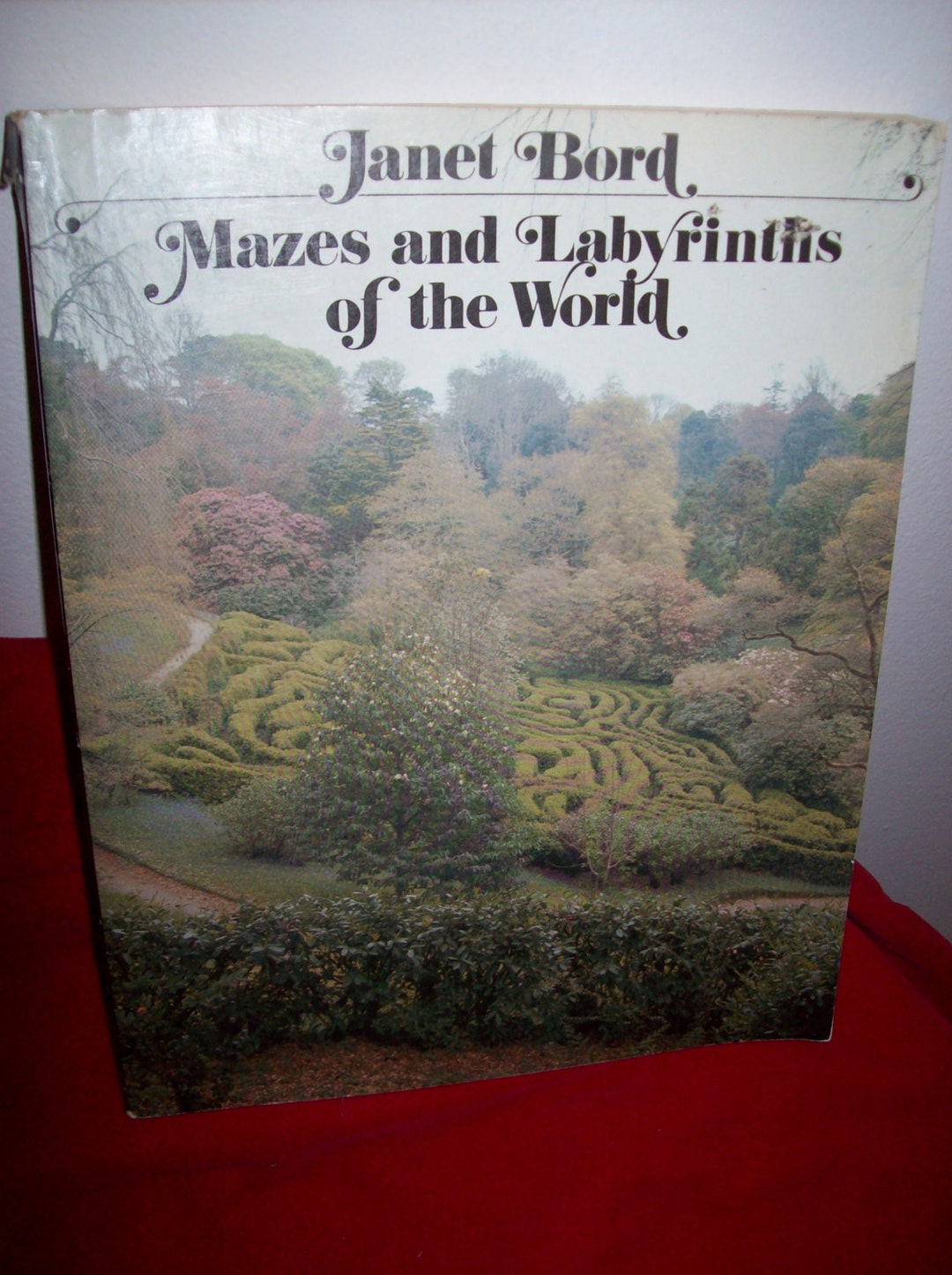 Mazes and Labyrinths of the World by Janet Bord 1976 Old Books/ Vintage ...