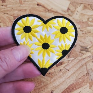 Heart - Daisy - Daisies - Spring - Love - Embroidered Iron on Applique ...