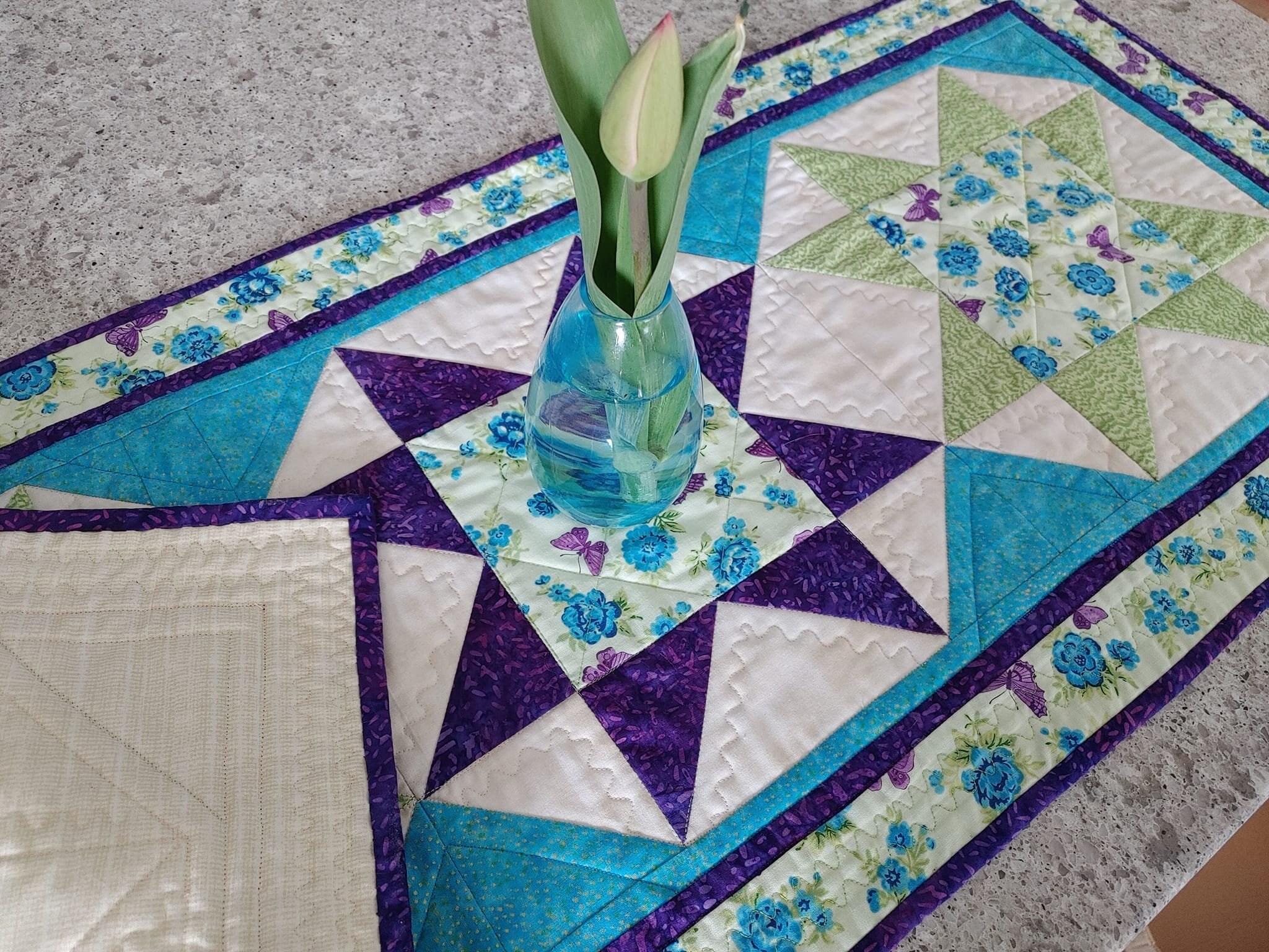 PDF Easy Stars Quilted Table Runner Pattern the Fabric Addict - Etsy