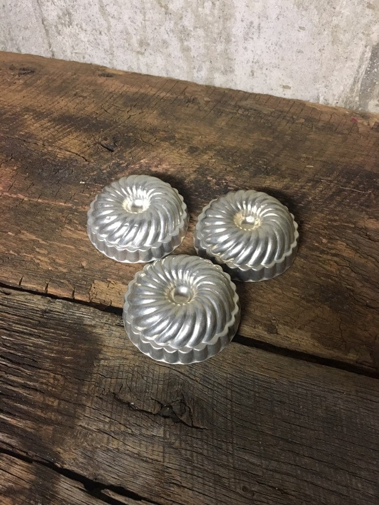 Vintage Swirl Aluminum Bundt Molds, Set of 3, Miniature Baking - Etsy
