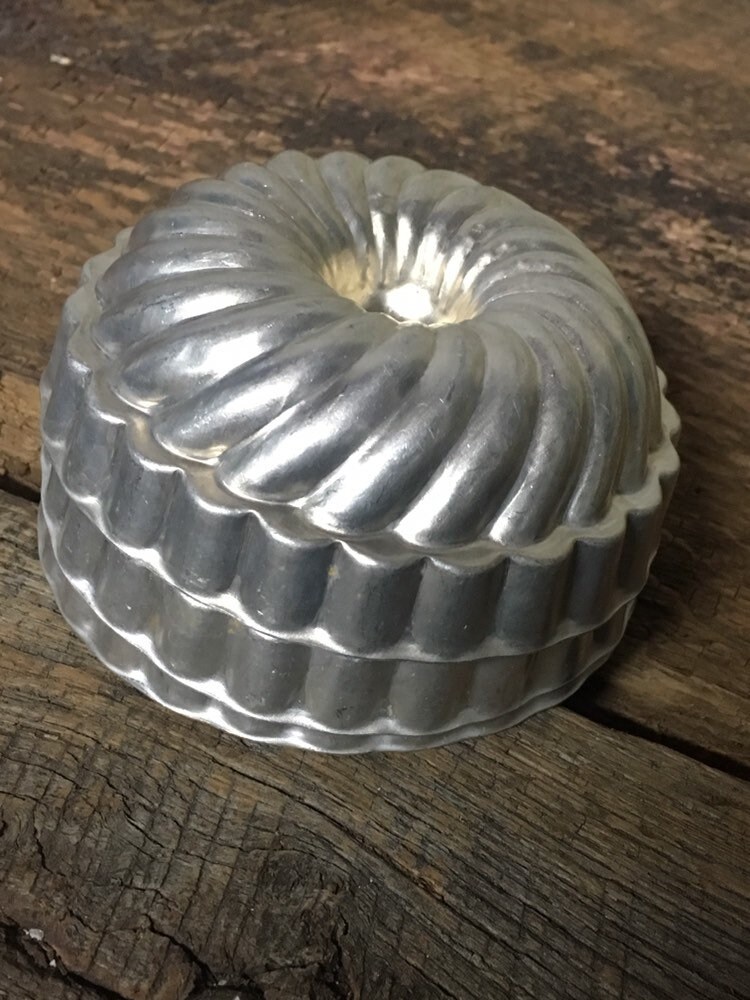 Vintage Swirl Aluminum Bundt Molds, Set of 3, Miniature Baking - Etsy