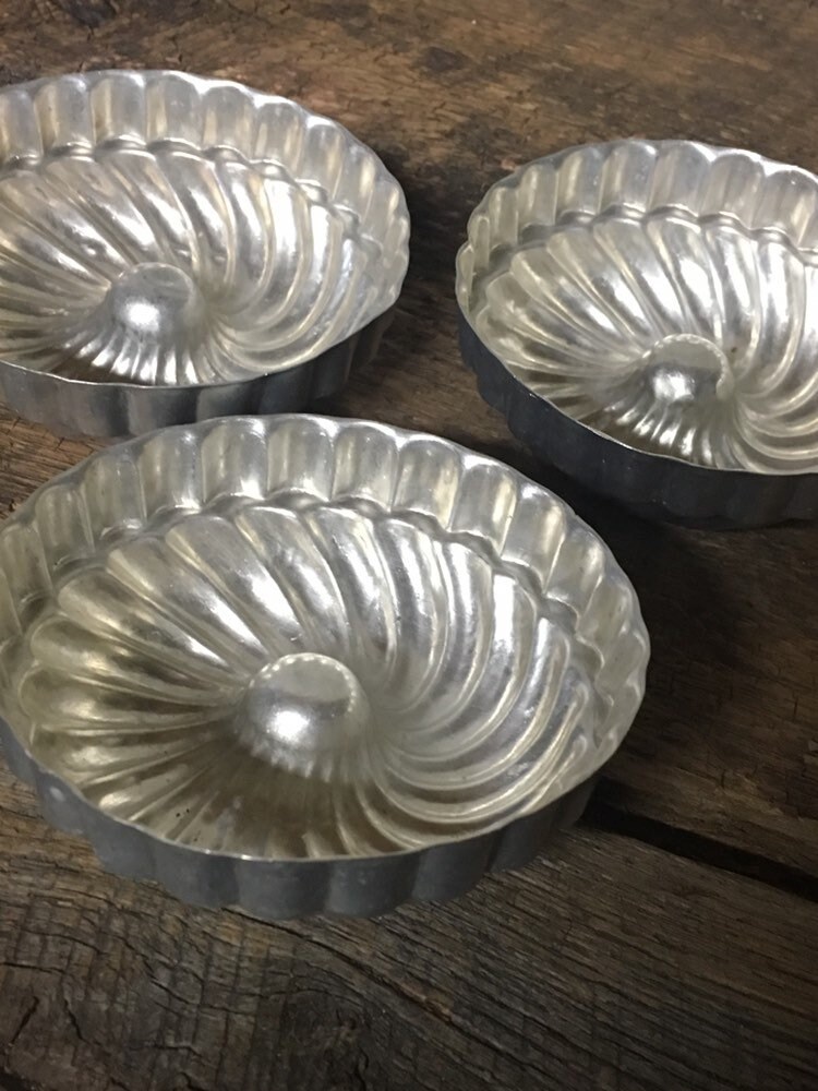 Vintage Swirl Aluminum Bundt Molds, Set of 3, Miniature Baking - Etsy