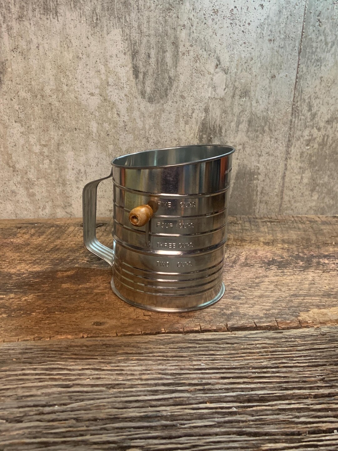 Fairgrove Flour Sifter, Wood Handle, 3 Cup Measuring Sifter, Hoop Ring ...