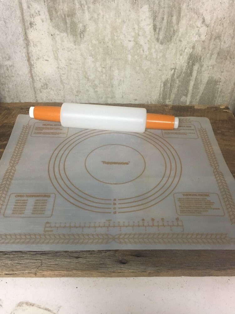 Tupperware Rolling Pin And Mat
