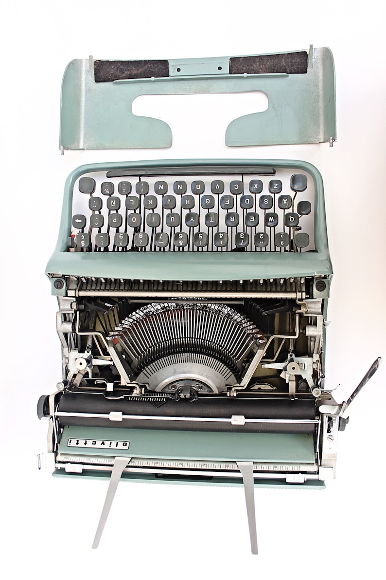 Olivetti Pluma 22 / Lettera 22 - Vintage Typewriter - New Ribbon Black ...