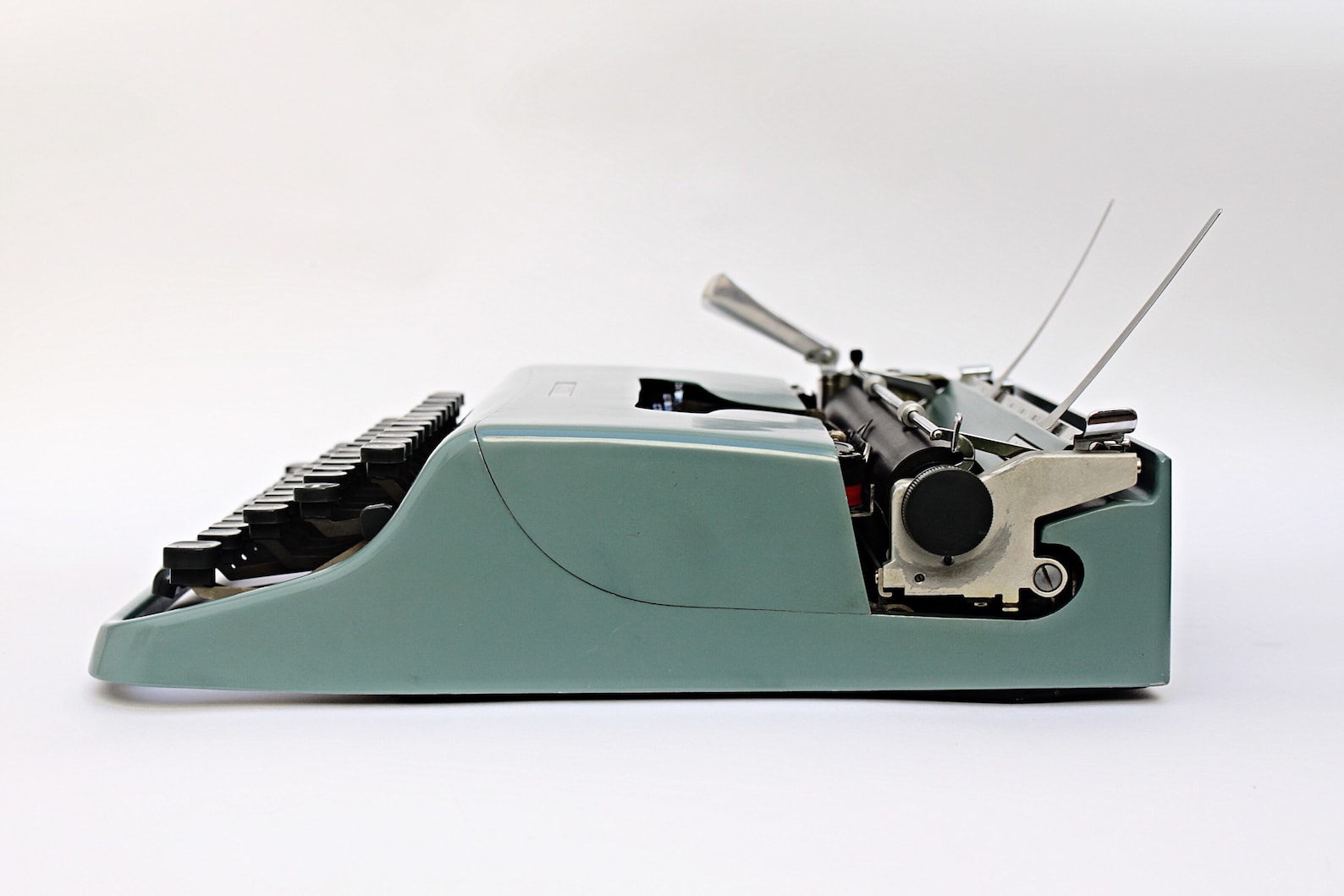 Olivetti Pluma 22 / Lettera 22 Vintage Typewriter New Ribbon Black ...