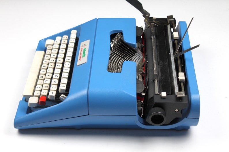 Olivetti Lettera 35 - Limited Edition - Vintage Typewriter - Spanish ...
