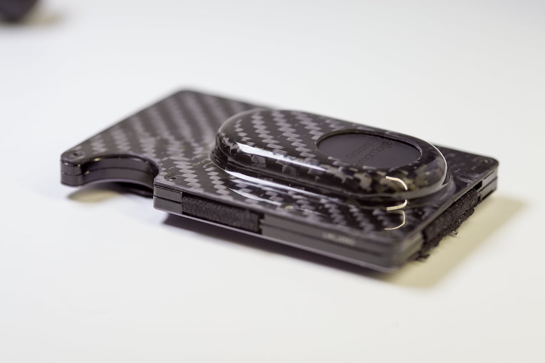 Carbon Fiber Smarttag2 Mount Plate for Ridge Wallet ridge Wallet is NOT ...