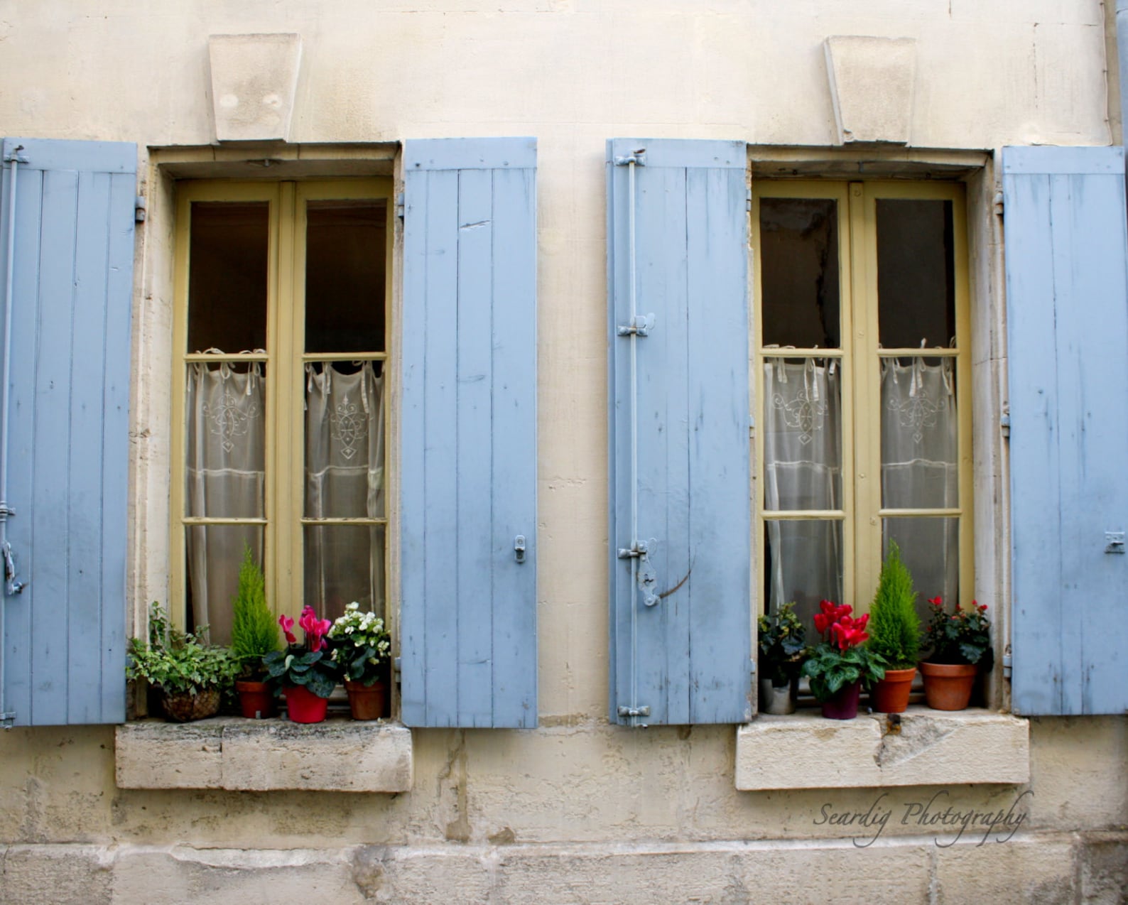 St Remy De Provence, France. Rustic French Blue Window Shutters ...