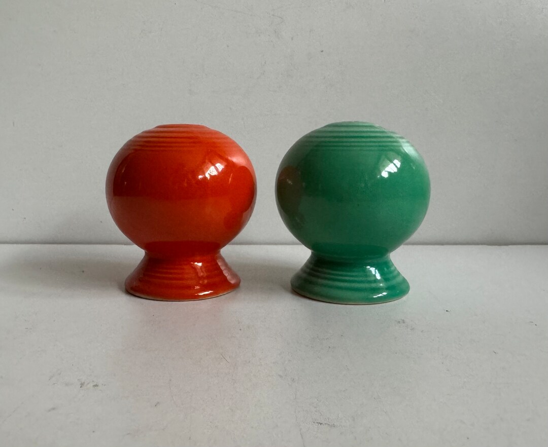 Vintage MCM Fiesta Ball Shaker Set Red (orange) and Green Salt & Pepper ...