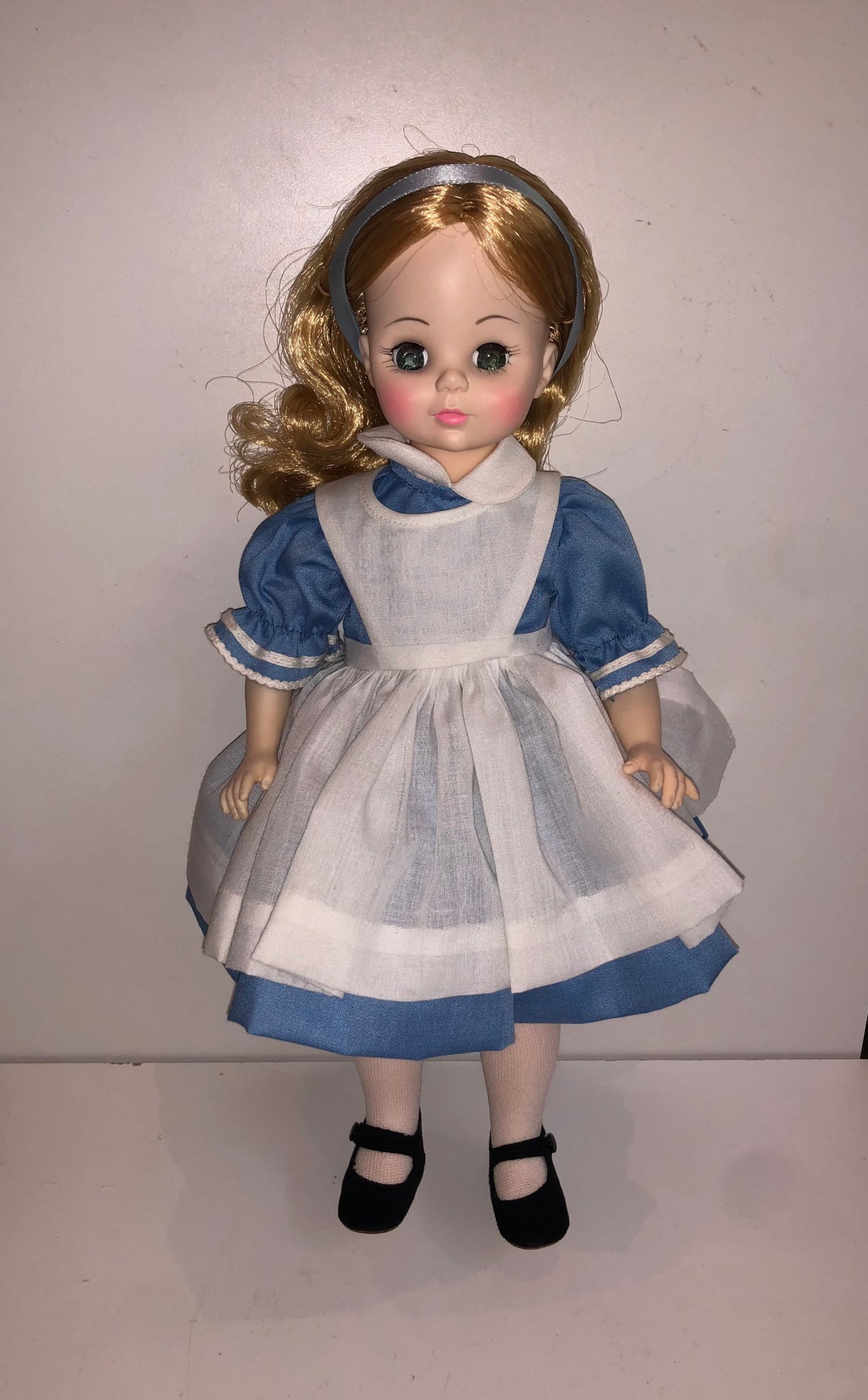 Vintage Madame Alexander Alice In Wonderland Doll Like New Near Mint In