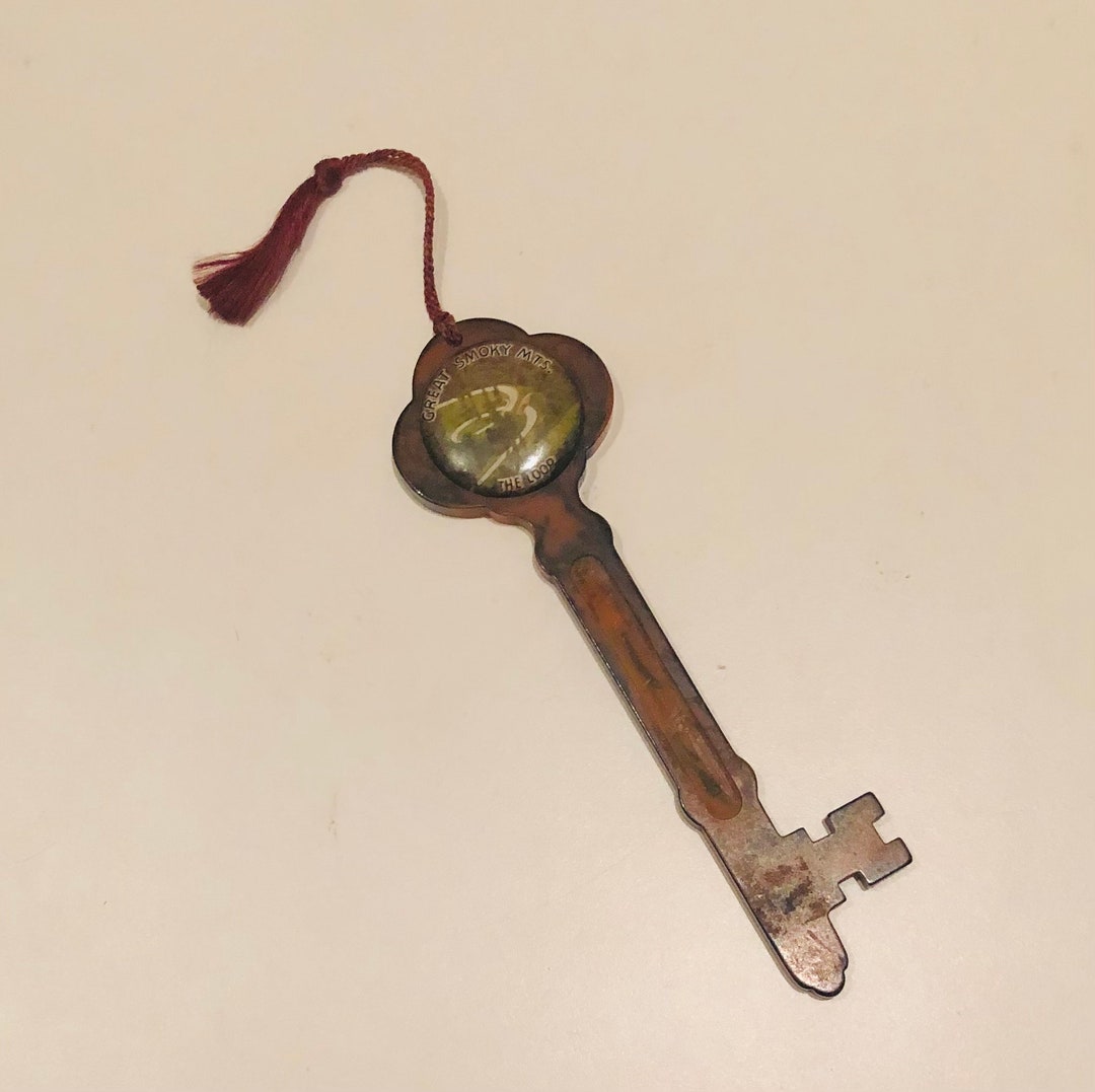 Fabulous Mid Century Orange & Black Swirl Bakelite Skeleton Key Great ...
