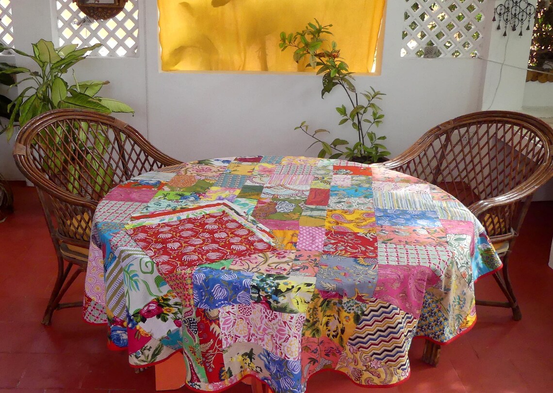 Tablecloth Patchwork Round for Table of 6 in Red and - Etsy